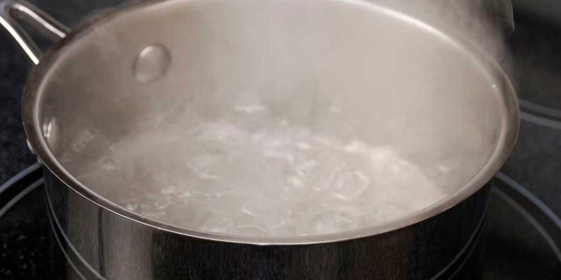 ¿Qué tan saludable es tomar agua hervida?